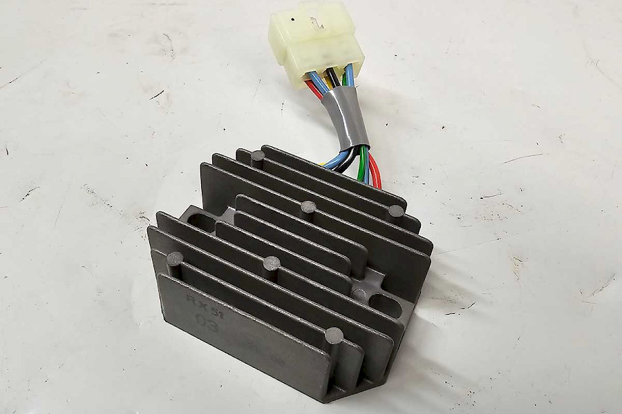 Tasasuuntaajan Säädin 185516061 Perkinsille | Laitetori.com